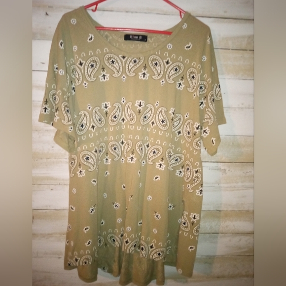 Olivia Rae | Tops | Olivia Rae Olive Paisley Womens Top | Poshmark